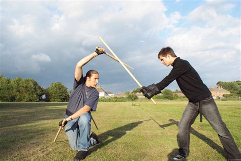 2 people fighting - Wadaef